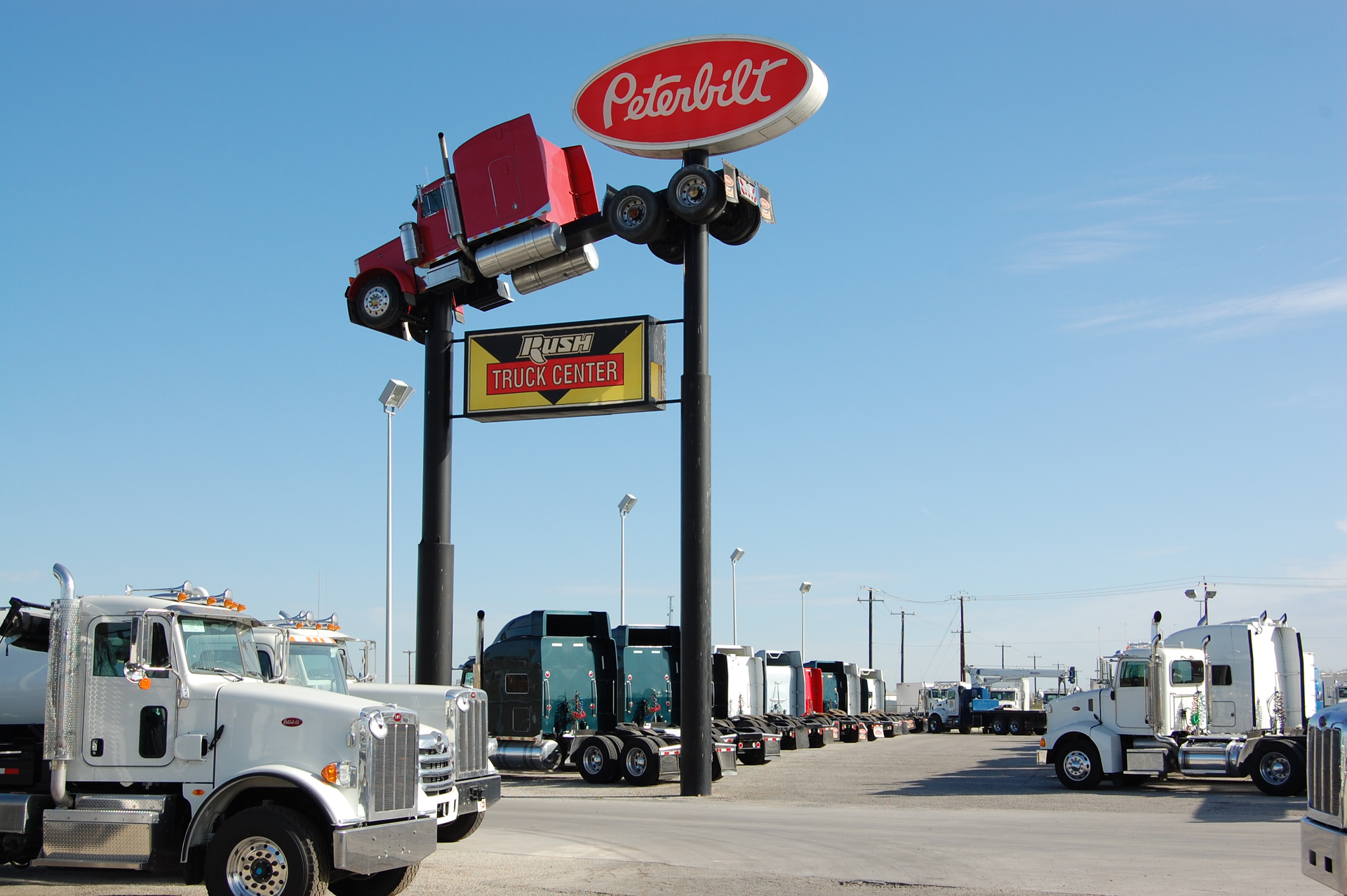 Rush Enterprises expands dealership and call center network | FleetOwner