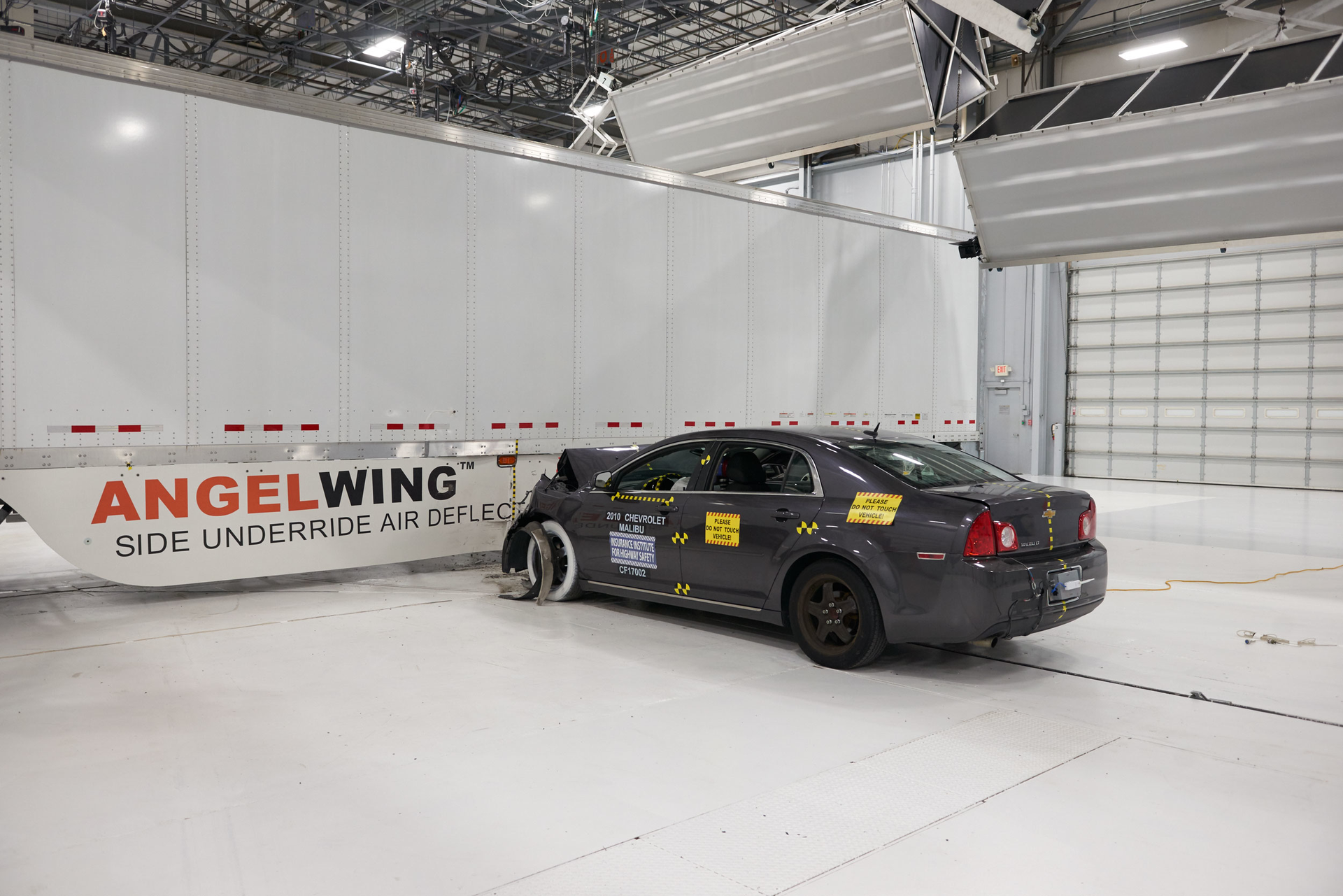 IIHS begins testing side underride guards | Trailer Body Builders
